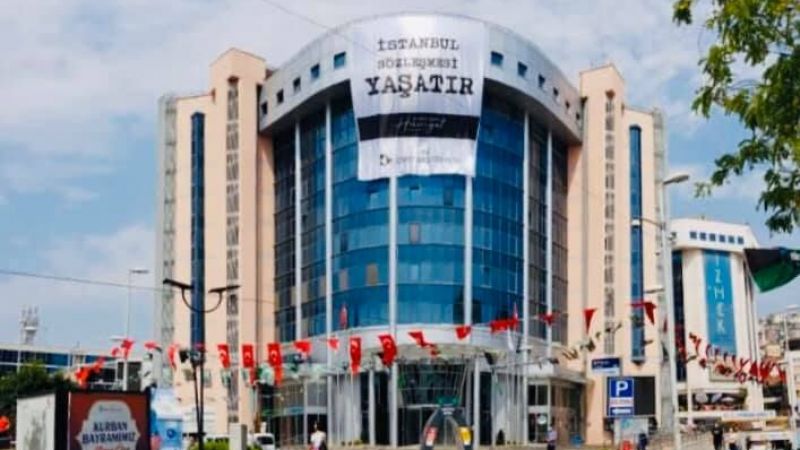 Bu sefer İzmit Belediyesi'ne Yüklendi; "Adeta halka meydan okuyarak ...